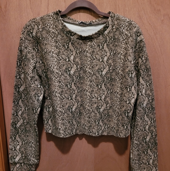 Zara | Sweaters | Zara Cropped Snake Print Sweatshirt | Poshmark
